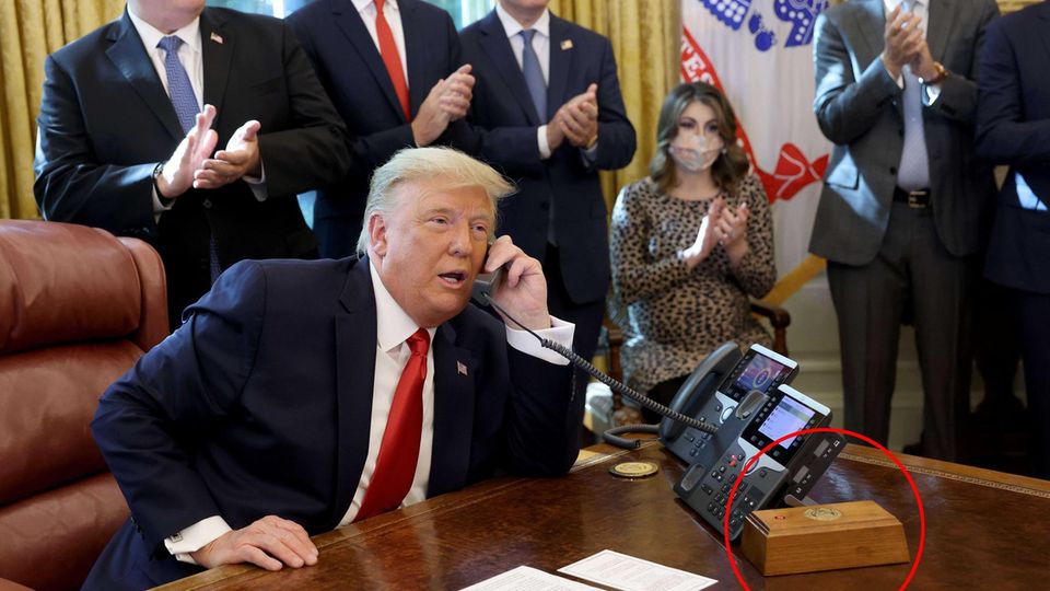 "Diet-Coke-Button": Biden entfernt skurrilen Apparat von Trump | STERN.de