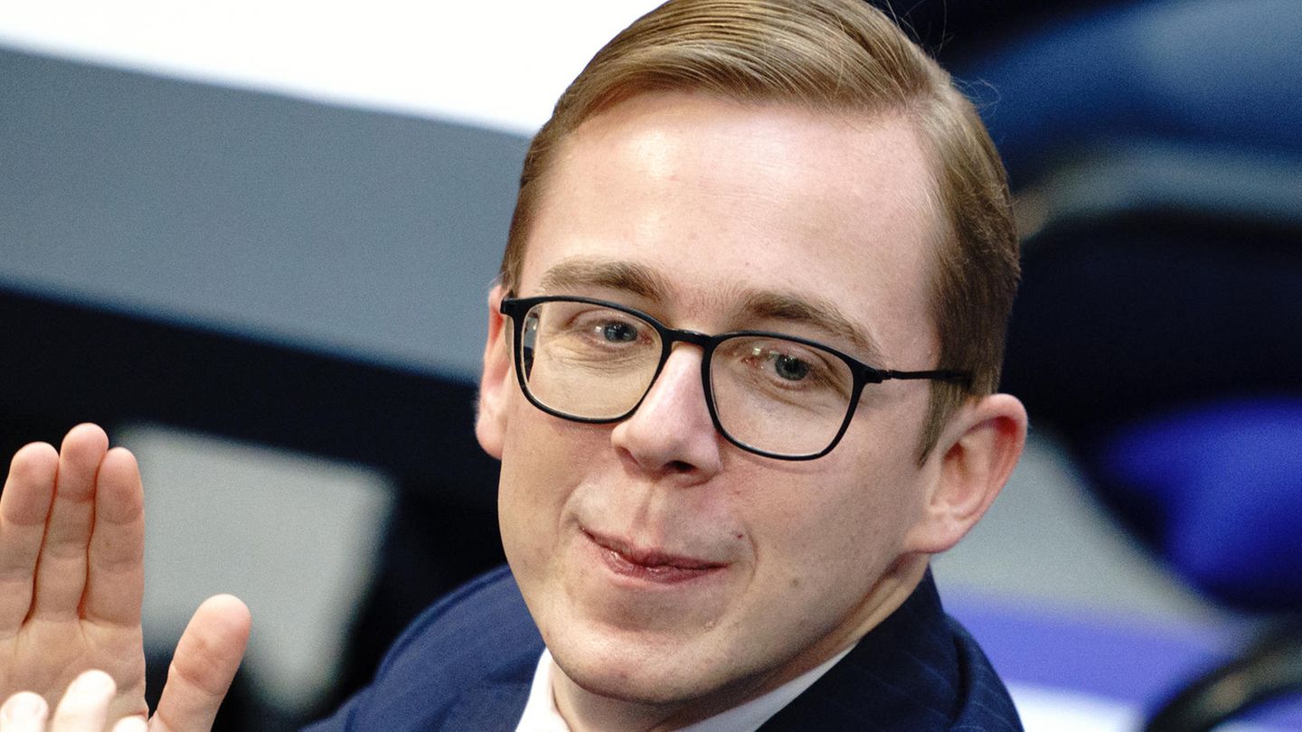 News im Video: Philipp Amthor wirft Opposition Corona-Wahlkampf vor ...