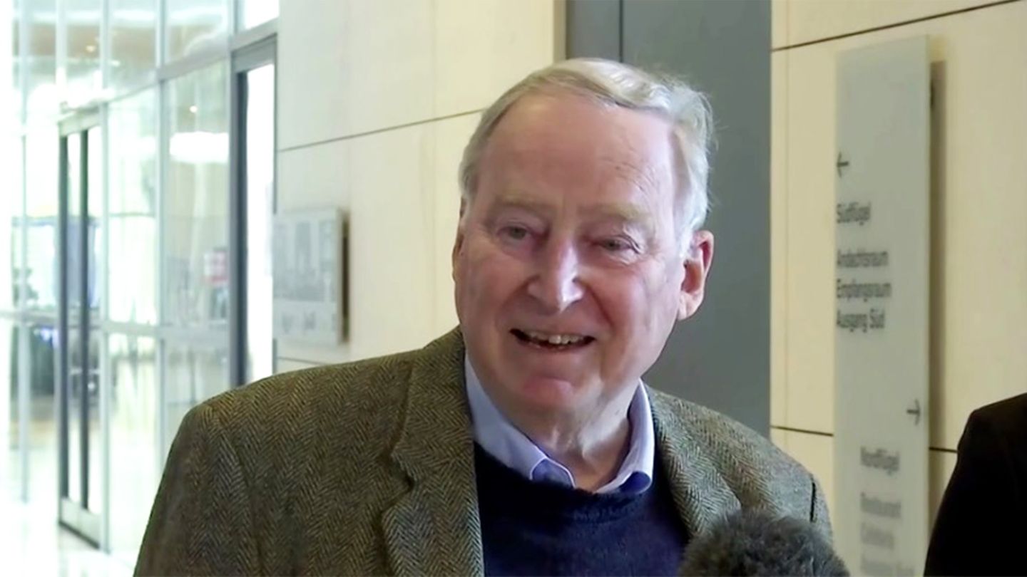 AfD: Gericht untersagt Beobachtung durch Verfassungsschutz – Gauland ...