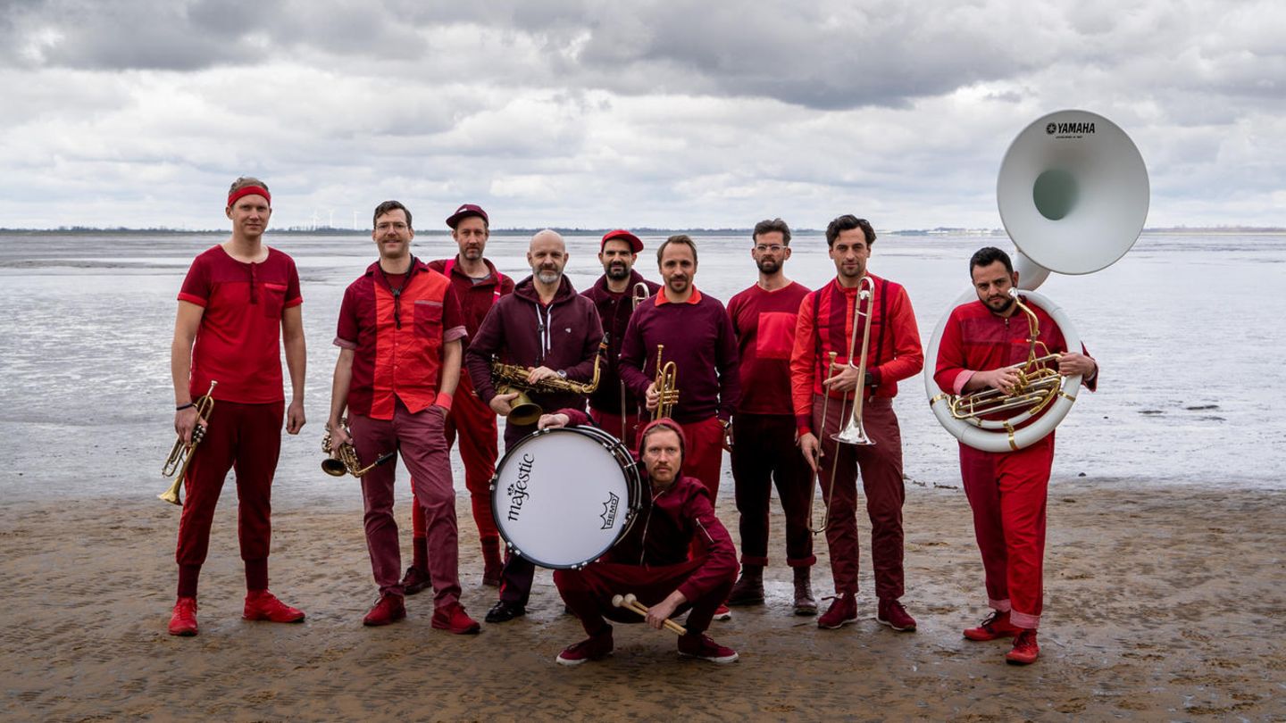 Moop Mama: Wieso die Band vom Stage-Dive träumt und warum Kultur ...