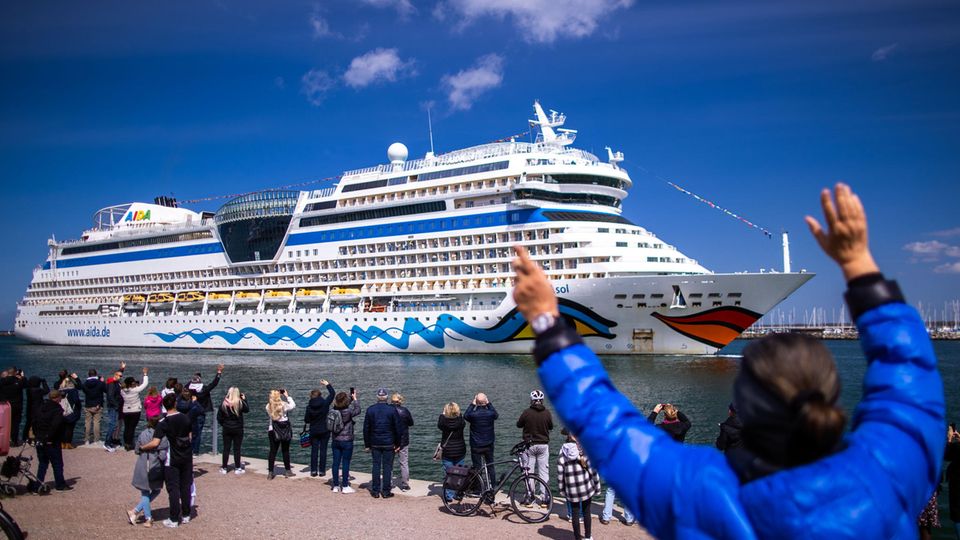 Aida und Tui Cruises legen in Kiel ab: Die Kreuzfahrt-Branche startet Saison in Deutschland ...