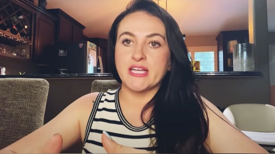 Verhaftet: Mutter verkleidet sich als ihre Tochter und geht zur Schule ...