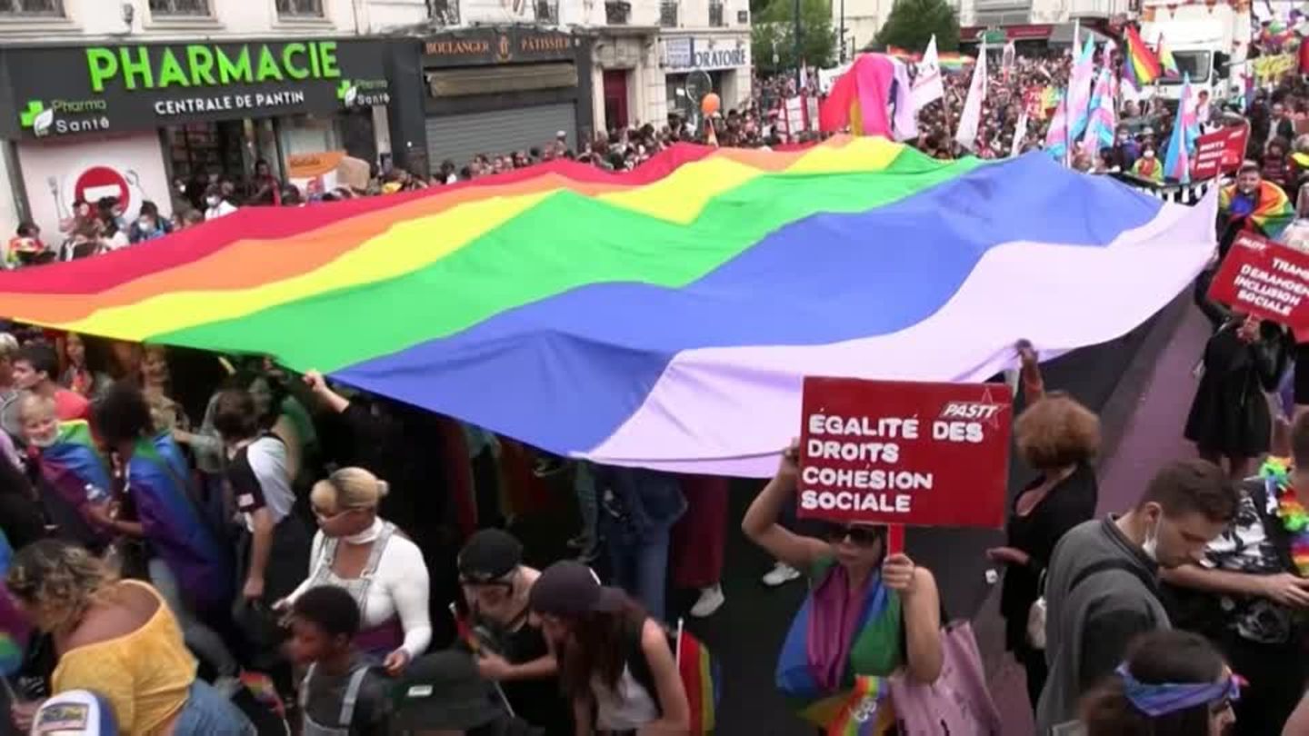 Video Tausende Teilnehmer Bei Der Pride In Paris Stern De