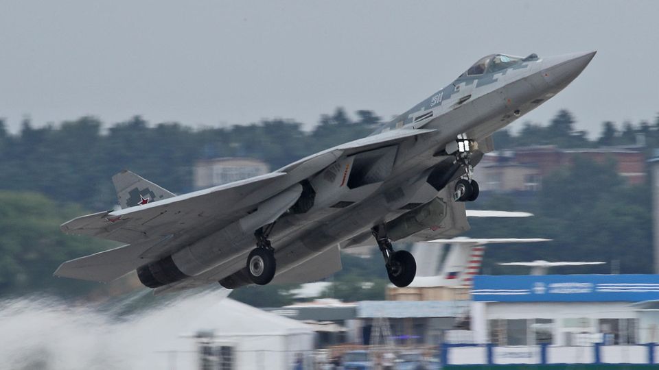 Fotostrecke Suchoi Su-75 "Checkmate" – Russland neuer Stealth-Fighter ...
