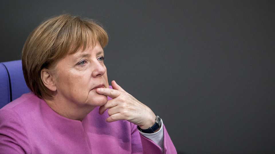 Angela Merkel: Walz, Walser, Opernball – ein Rückblick in ...
