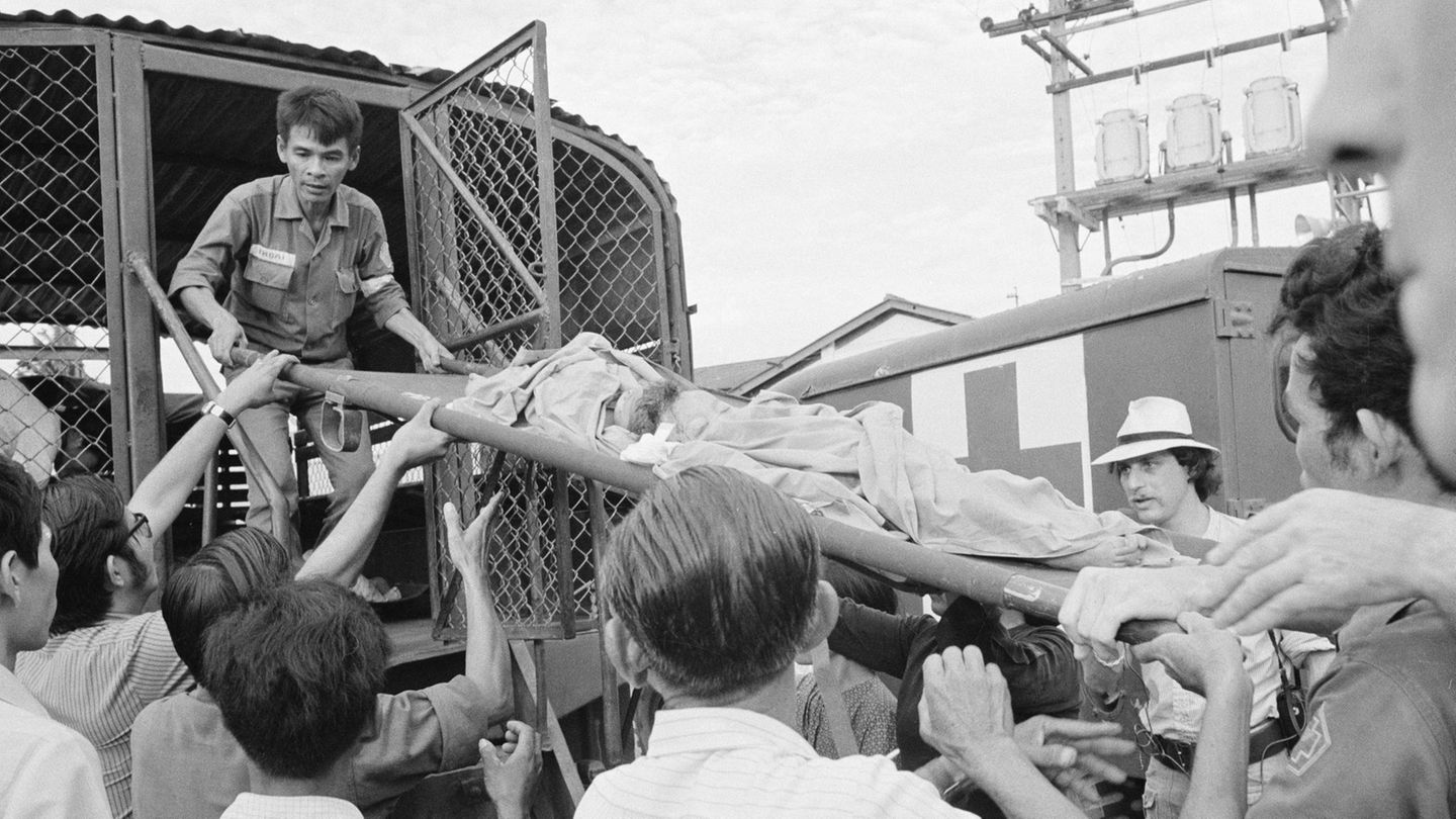 Operation Babylift 1975: Vietnamesische Waisenkinder werden ausgeflogen ...