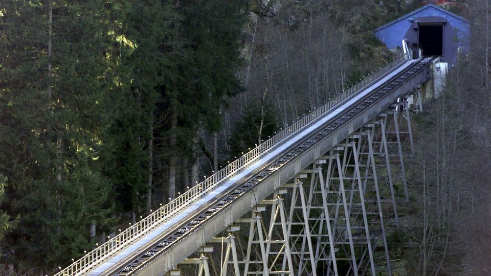 Katastrophe von Kaprun: Feuer in der Gletscherbahn | STERN.de