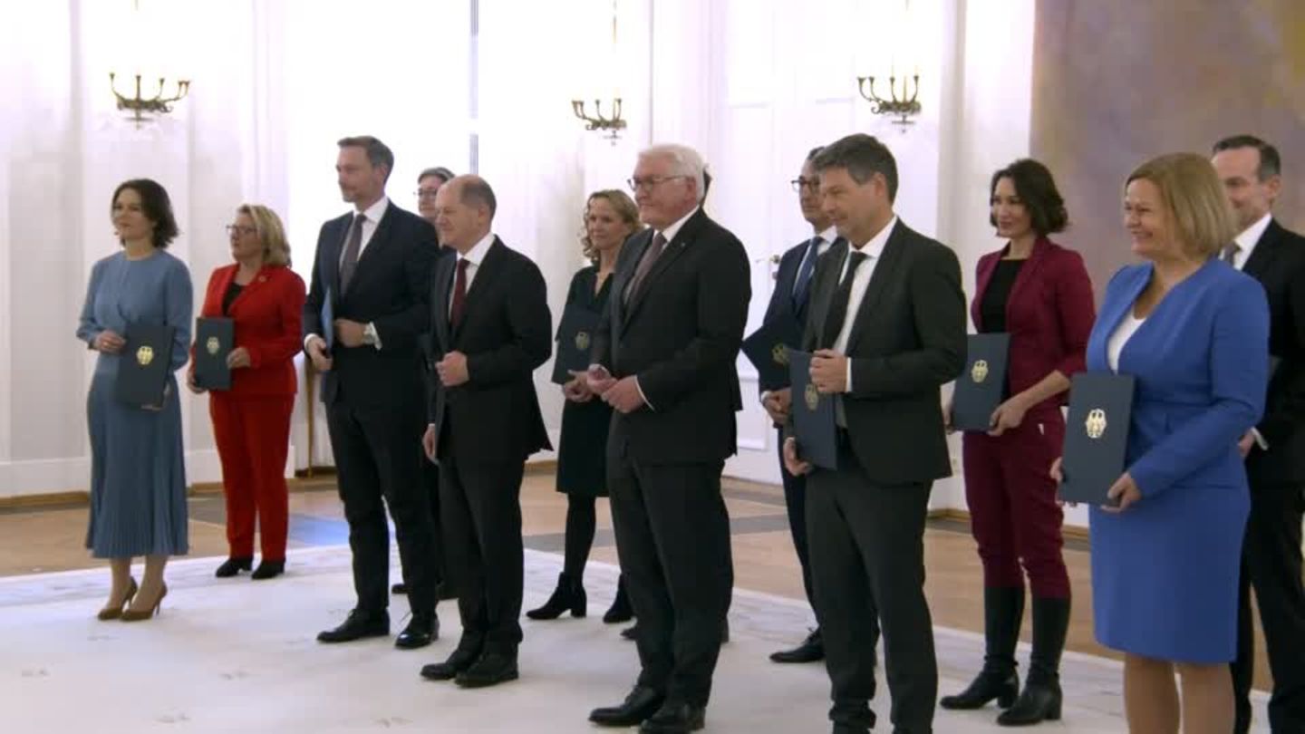 Video: Neue Bundesregierung im Amt | STERN.de