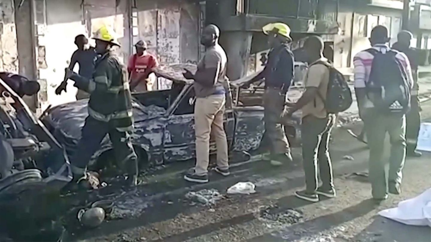 Haiti: Menschen wollen Benzin stehlen, dann explodiert der Tankwagen ...