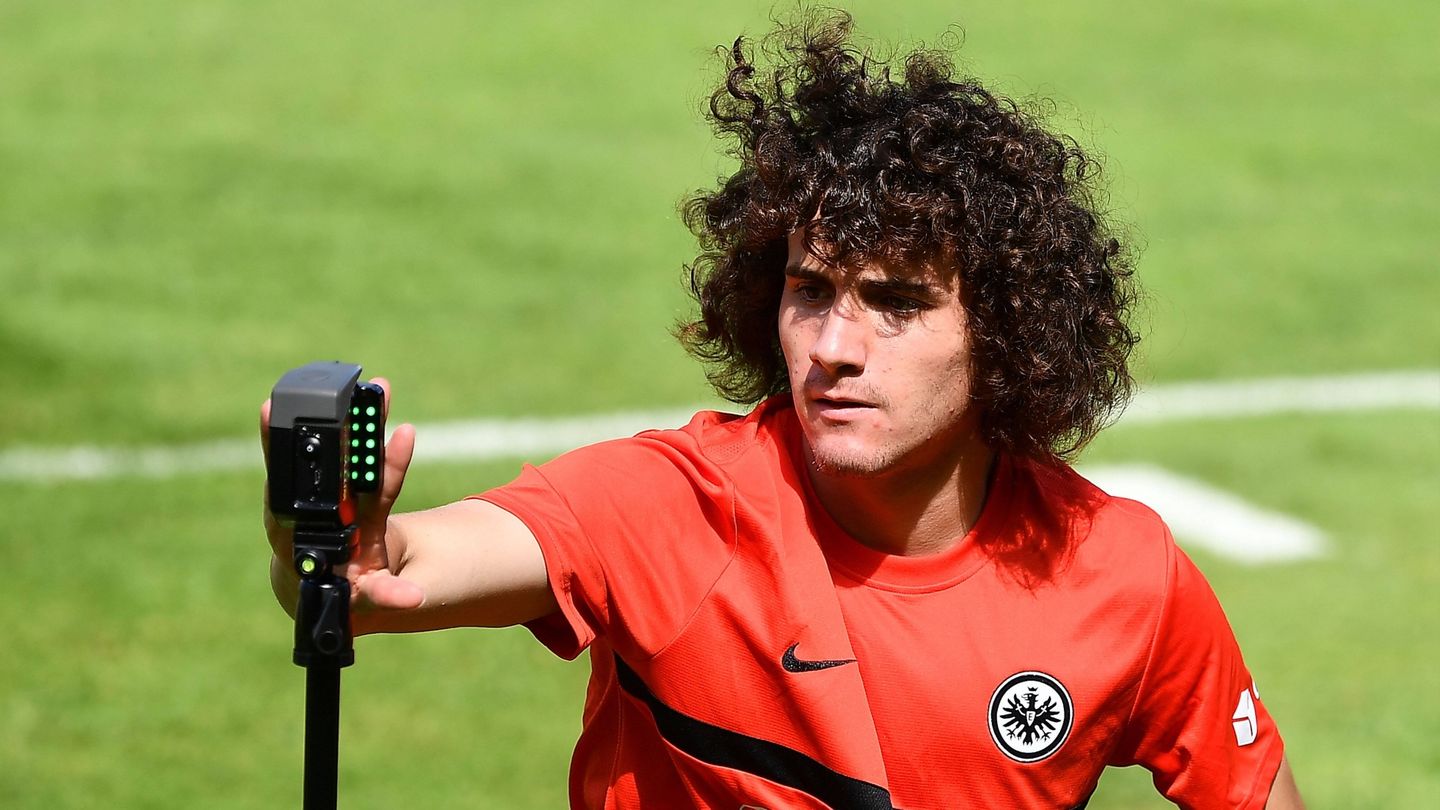 FC Barcelona: Fabio Blanco kommt wohl im Winter von Eintracht Frankfurt ...