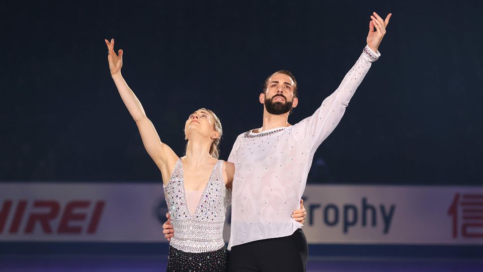 Olympia 2022: Timothy LeDuc nimmt als erste nicht-binäre Person an ...