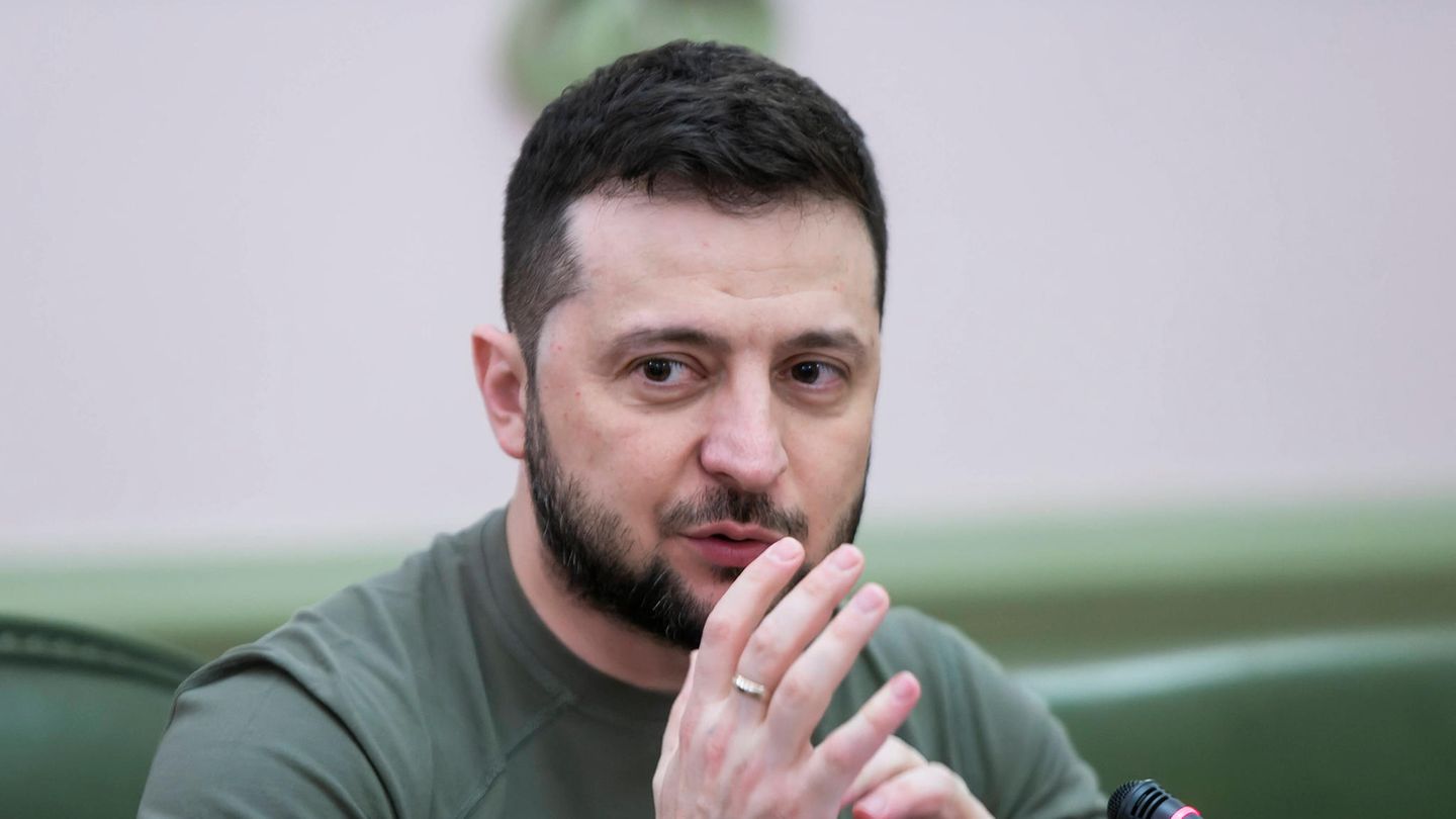 Ukraine-Krieg: Selenskyj kündigt aktivere Verteidigung im Osten an ...