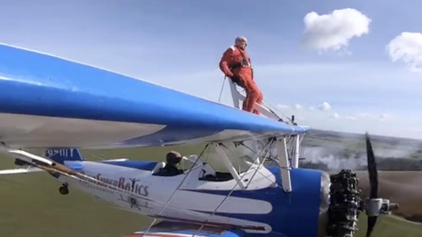 Weltrekord: 95-Jähriger ist der älteste "Wing Walker" der Welt | STERN.de