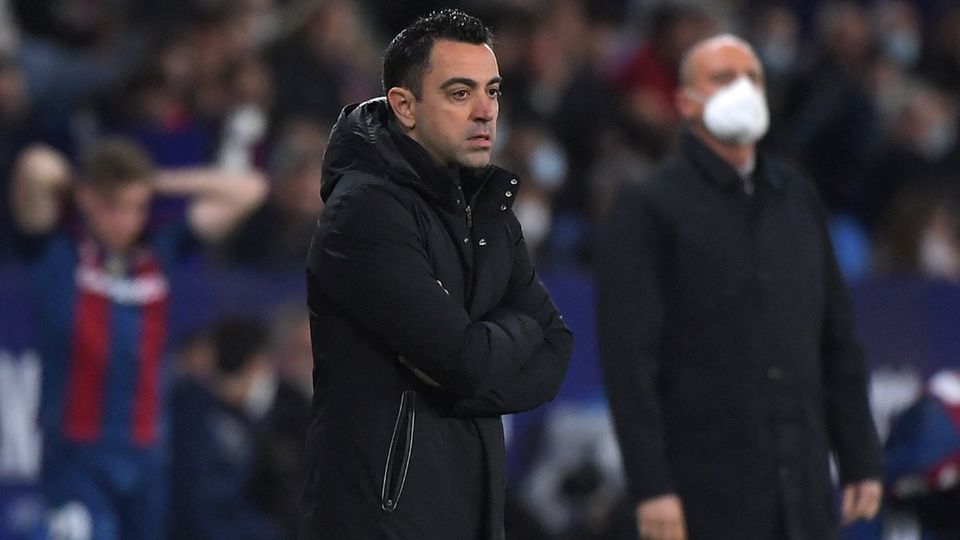 FC Barcelona - Xavi über Ticketvergabe an Fans von Eintracht Frankfurt ...