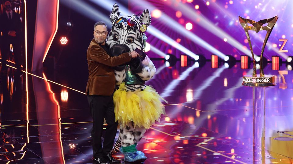 Das Zebra verliert seinen Kopf: Panne im Finale von "The Masked Singer ...