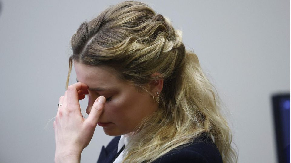 Amber Heards Anwältin: Make-up-Hersteller widerspricht der Aussage ...