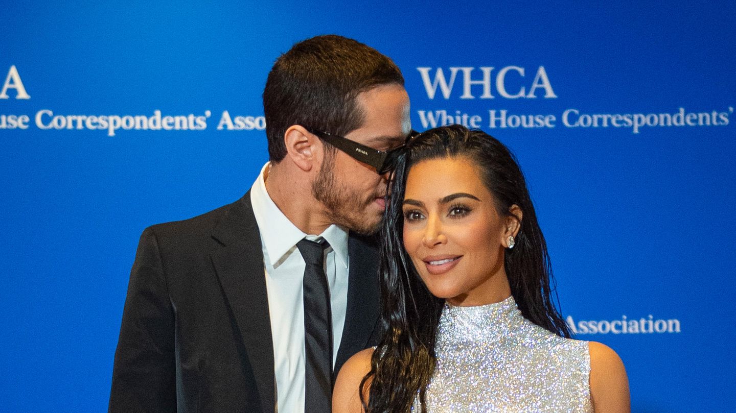 Kim Kardashian und Pete Davidson geben ihr Red-Carpet-Debüt | STERN.de Kim Kardashian und Pete Davidson geben ihr Red-Carpet-Debüt | STERN.de