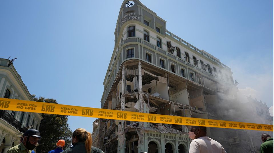 Indien: Hunderttausende baden im Ganges – massive Corona-Ausbrüche ...
