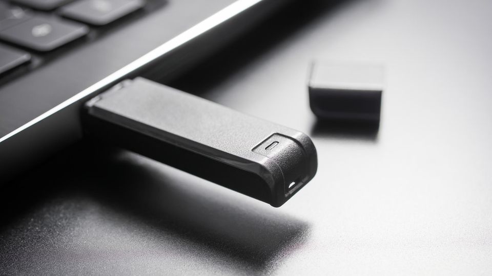 Bootfähigen USB-Stick erstellen: So leicht funktioniert es mit Windows ...