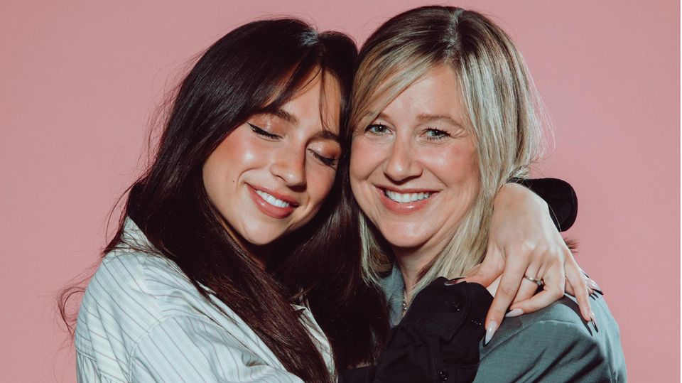 Musikerin Tate McRae geht mit ihrer Mama auf Familientour | STERN.de