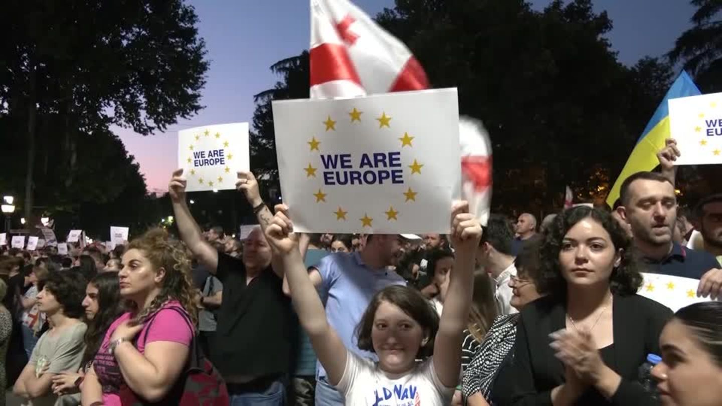 Video: "Wir sehen uns in der EU" - Pro-europäische Demonstrationen in ...