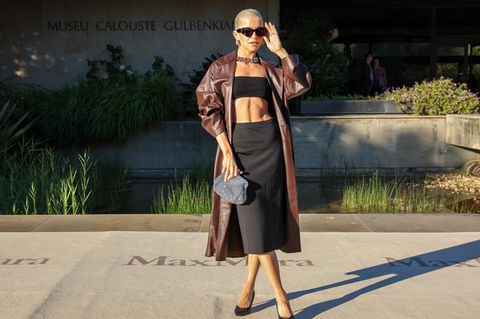 Caro Daur zeigt neues DFB-Trikot im Berliner Technoclub Berghain | STERN.de