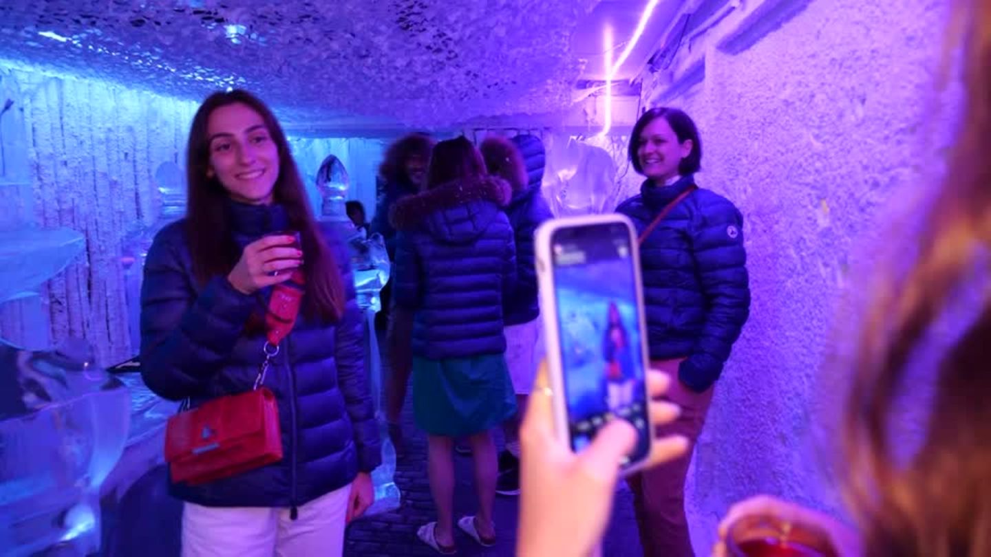 Video: Der Hitze entfliehen? Ab in die Ice Bar! | STERN.de