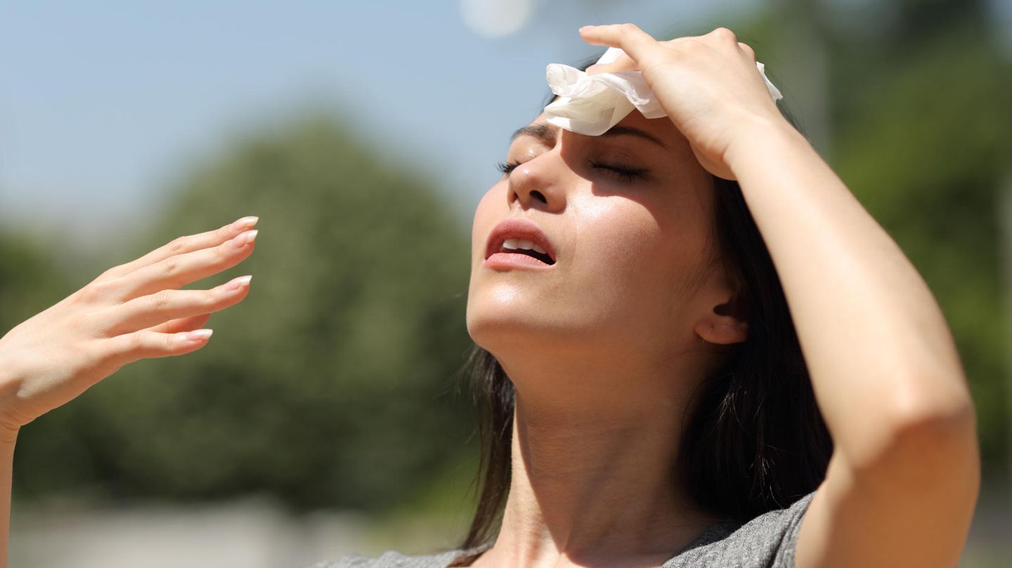 Starke Hitze in Deutschland: Reporter testet Hilfsmittel zur Abkühlung ...