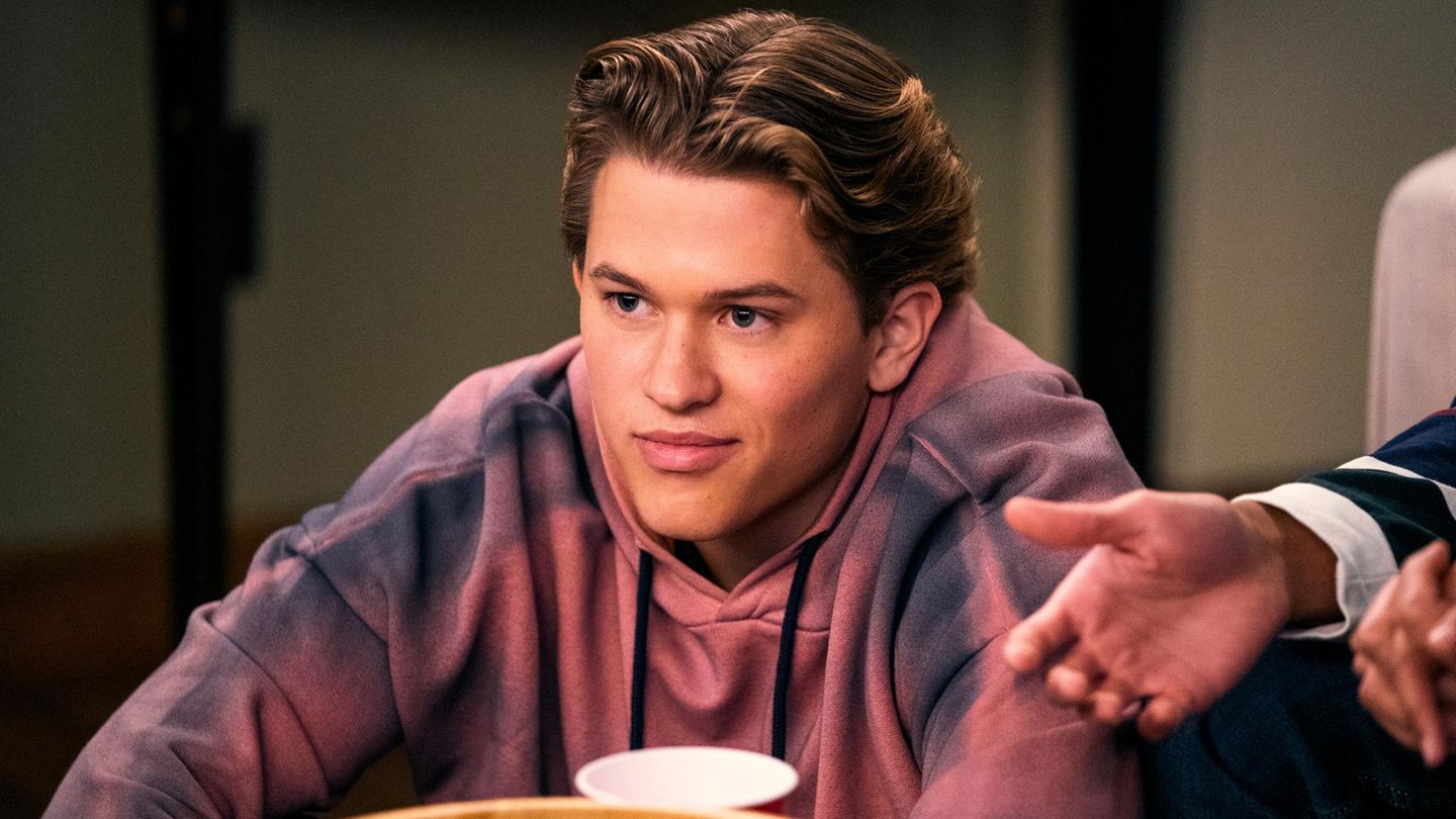 Deacon Phillippe: Reese Witherspoons Sohn spielt in Netflix Serie ...