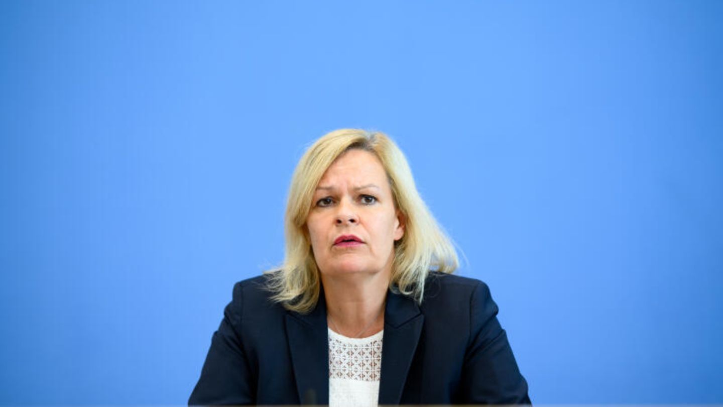 Nancy Faeser regt früheren Renteneintritt für Ehrenamtler an | STERN.de