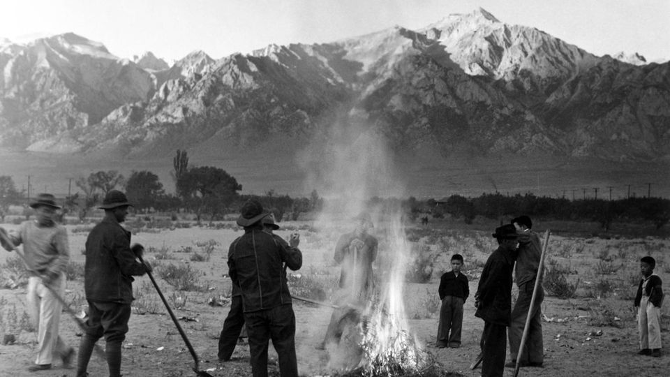 Ansel Adams Fotografien des Internierungslagers Manzanar in Kalifornien ...