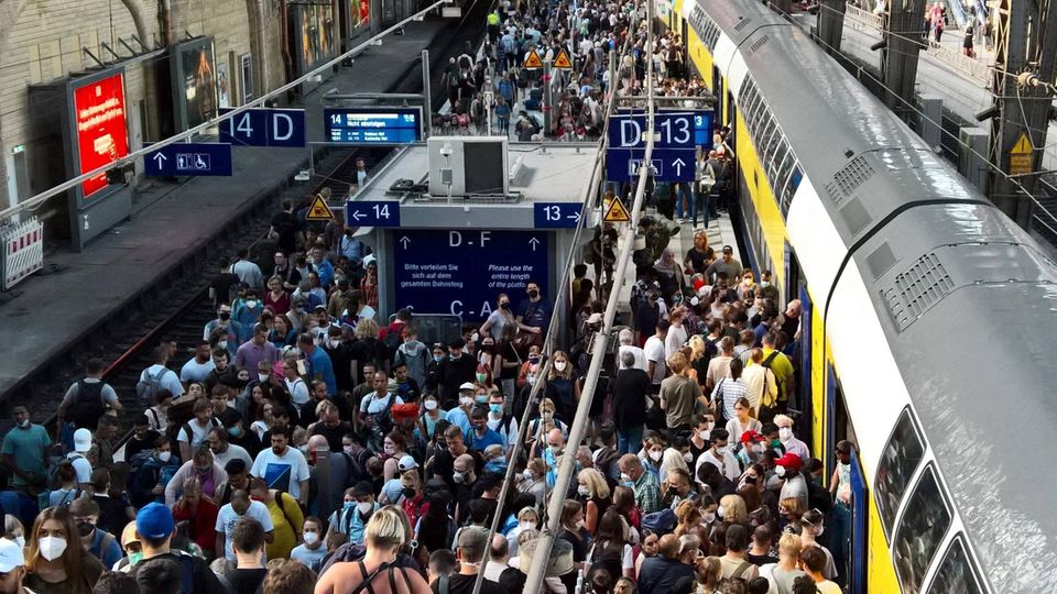 9-Euro-Ticket: Vier Lehren für einen besseren ÖPNV | STERN.de