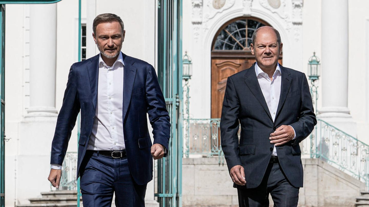 Warum Olaf Scholz und Christian Lindner einfach nur ein Wort twittern ... Warum Olaf Scholz und Christian Lindner einfach nur ein Wort twittern ...