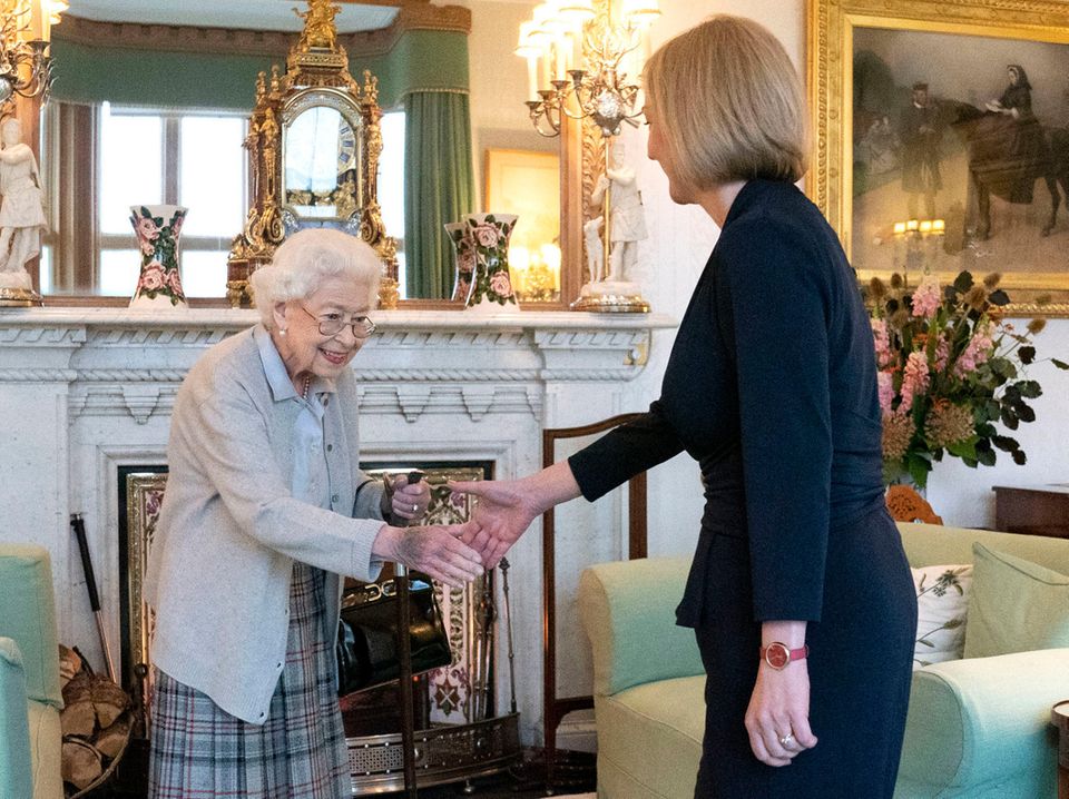 Elizabeth II. empfängt Liz Truss - der letzte öffentliche Auftritt der ...