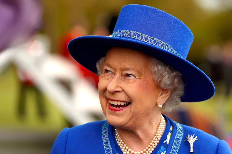 Fotos: Queen Elizabeth II. und ihre Hüte – in jeder Form und Farbe ...