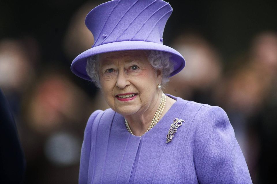Fotos: Queen Elizabeth II. und ihre Hüte – in jeder Form und Farbe ...