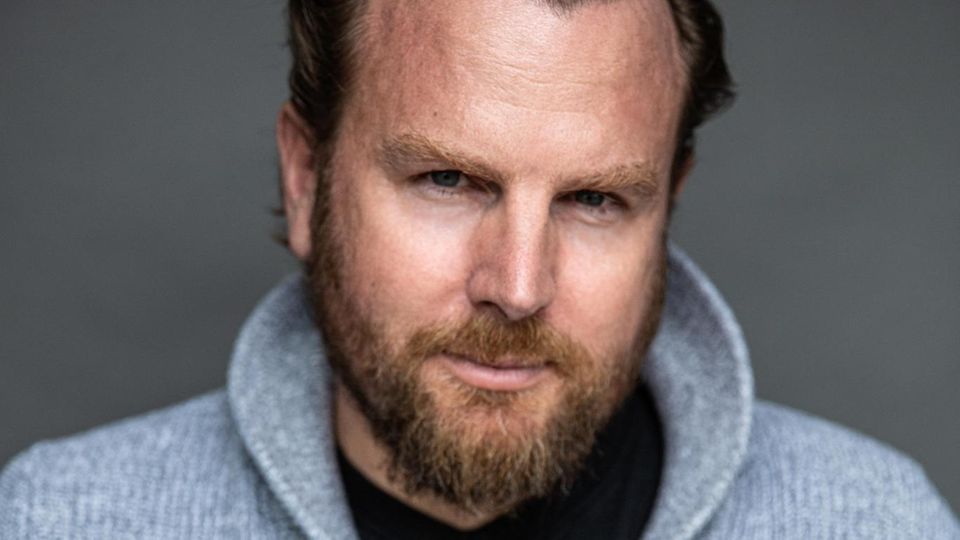 Kritik zum neuen Roman von Karsten Dusse: "Achtsam morden im Hier und ...