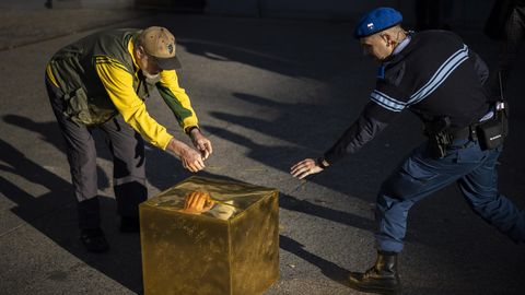 In Zürich standen mitten in der Stadt 186 Kilo Gold – zum Anfassen ...