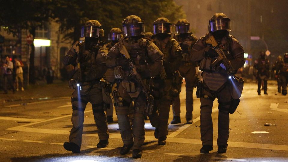 GSG 9 wird 50: Mit der "Operation Feuerzauber" wurde sie zum Mythos | STERN.de