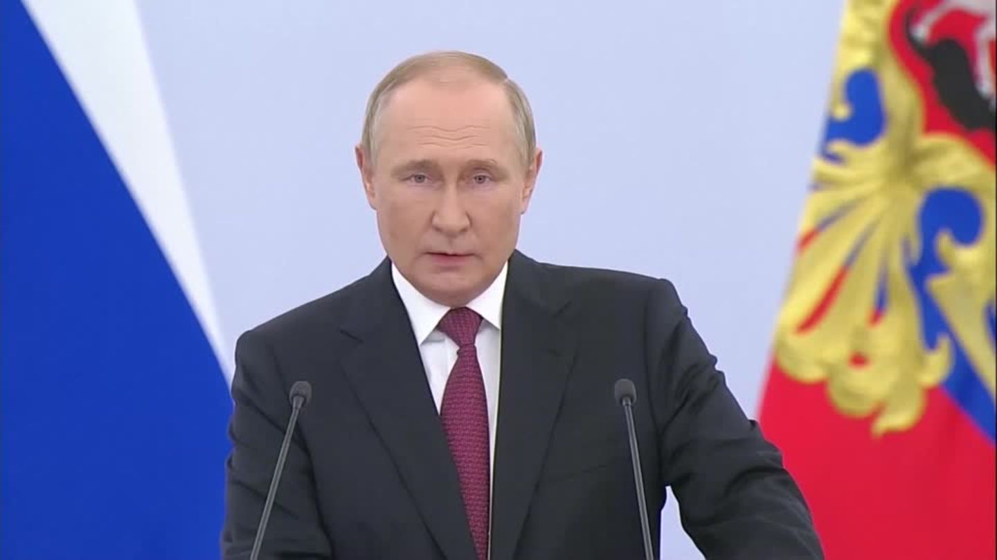 Video: Zeremonie in Moskau: Kreml annektiert ostukrainische Gebiete ...