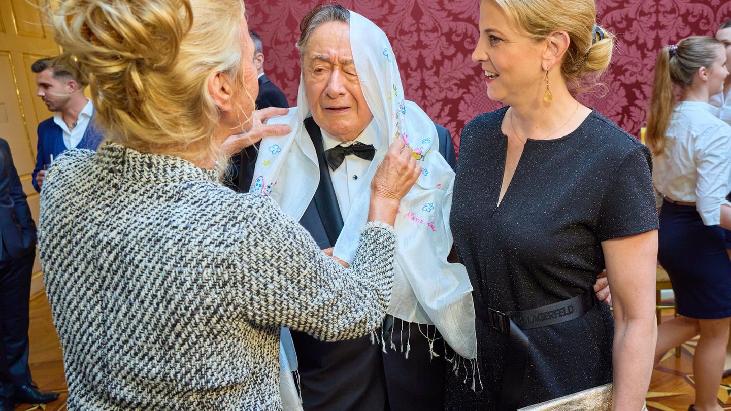 Richard Lugner feiert mit der österreichischen Schickeria Geburtstag ...