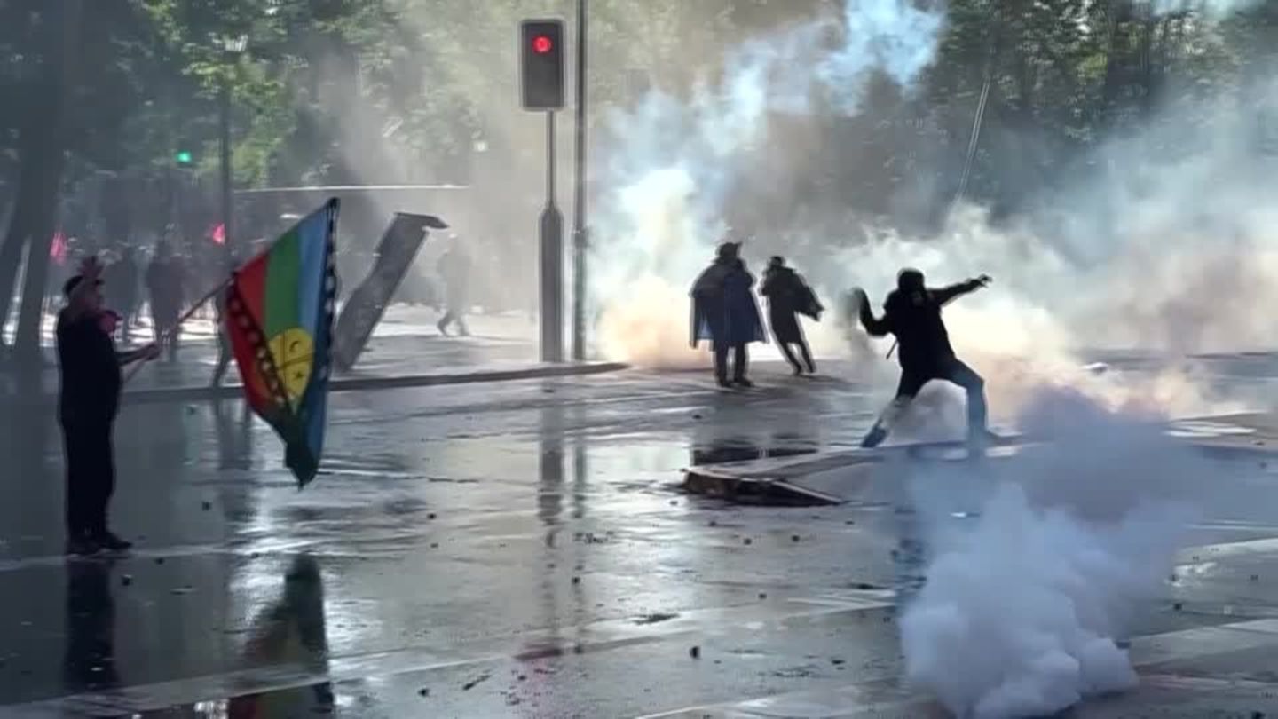 Video: Jahrestag der Proteste von 2019: erneut Ausschreitungen in Chile ...