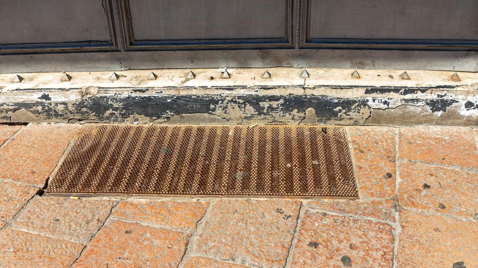 Beispiele für "defensive Architektur", die sich gegen Obdachlose ...