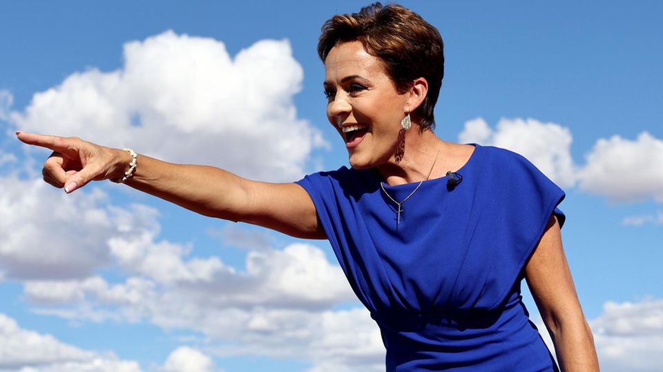 Kari Lake: Trump-Schützling, Republikaner-Star und gefährlichste Frau ...