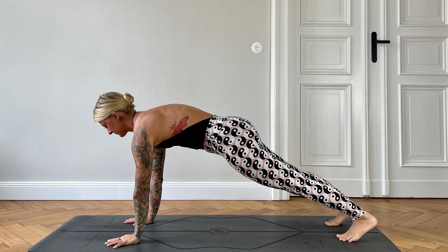 Die besten Yoga-Posen für Anfänger – mit Variationen für jedes Level ...