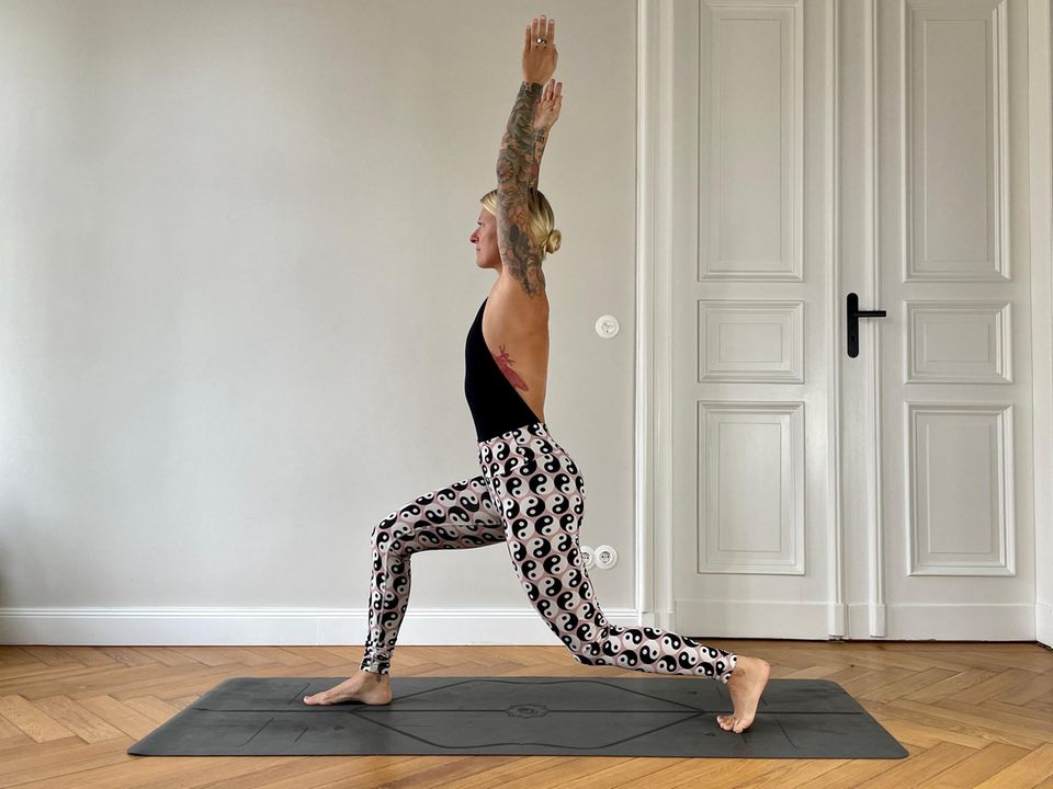 Die besten Yoga-Posen für Anfänger – mit Variationen für jedes Level ...
