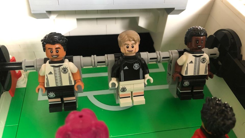 Lego Tischkicker 2022: Das Ideas Set zur Fußball-WM in Qatar | STERN.de