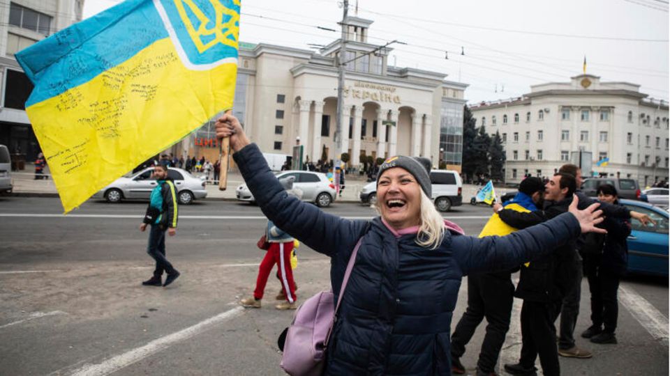 Cherson: Ukrainer feiern die Befreiung von Russen - Selenskyj zu Besuch ...