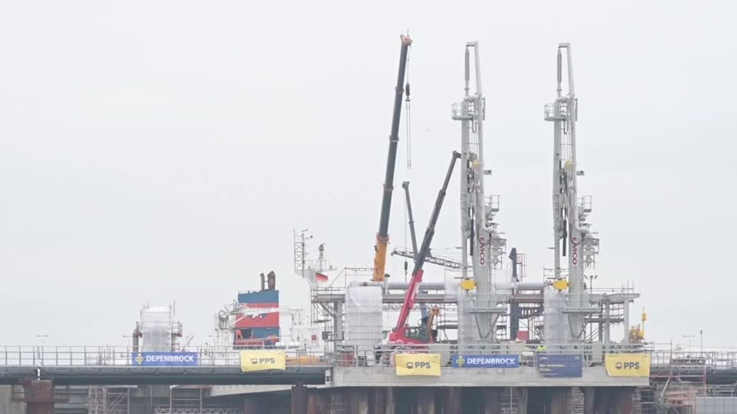 Video: Erstes LNG-Terminal fertig | STERN.de