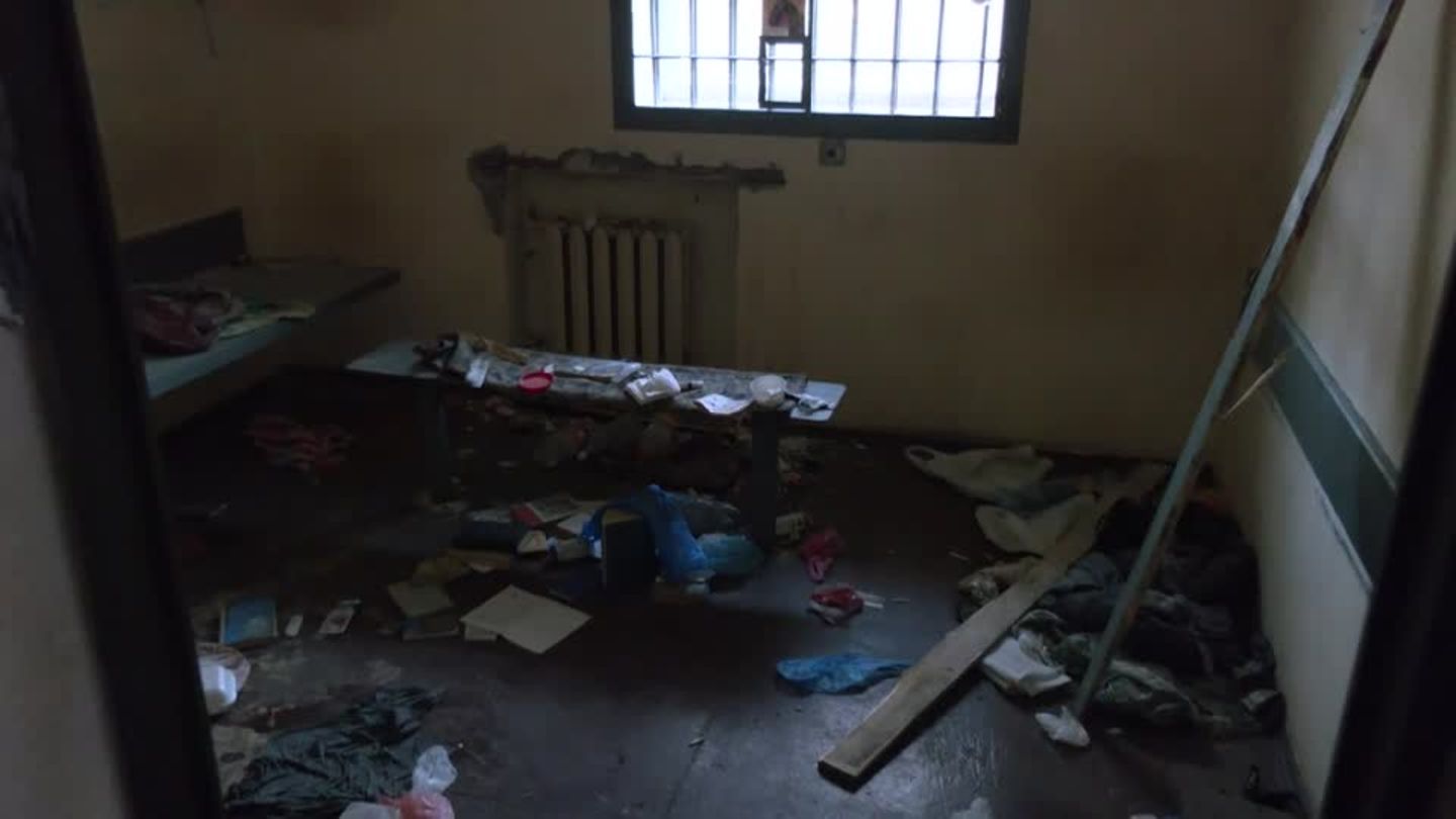 Video: Ukrainischer Innenminister: Leichen mit Folterspuren in Cherson ...